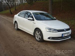 White Volkswagen Jetta 2012 in Aluksne, with an engine capacity of 1.20 L and mileage of 339 thousand km for 2800 €, photo 2 on AUTOMOTO.COM.LV