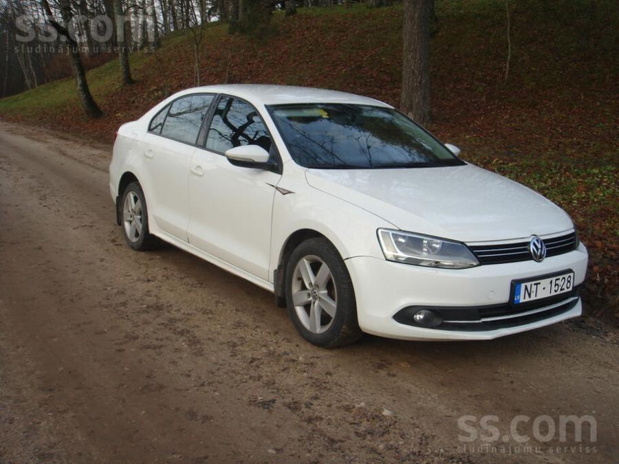 White Volkswagen Jetta 2012 in Aluksne, with an engine capacity of 1.20 L and mileage of 339 thousand km for 2800 €, photo 2 on AUTOMOTO.COM.LV