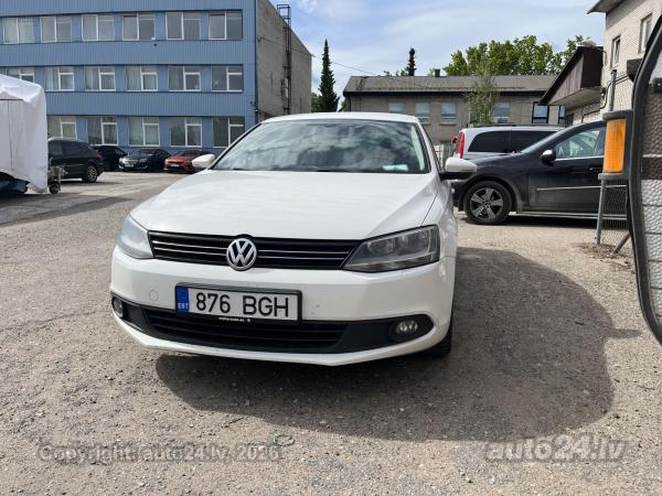 White Volkswagen Jetta 2012 in Tartu, with an engine capacity of 1.40 L and mileage of 290 thousand km for 3500 €, photo 2 on AUTOMOTO.COM.LV