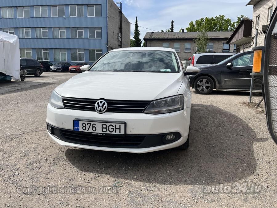 Balts Volkswagen Jetta 2012 Tartu, ar dzinēja tilpumu 1.40 L un nobraukumu 290 tūkst. km par 3500 €, foto 3 vietnē AUTOMOTO.COM.LV