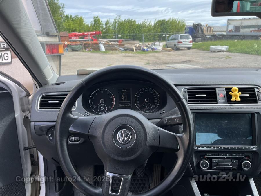 Balts Volkswagen Jetta 2012 Tartu, ar dzinēja tilpumu 1.40 L un nobraukumu 290 tūkst. km par 3500 €, foto 6 vietnē AUTOMOTO.COM.LV