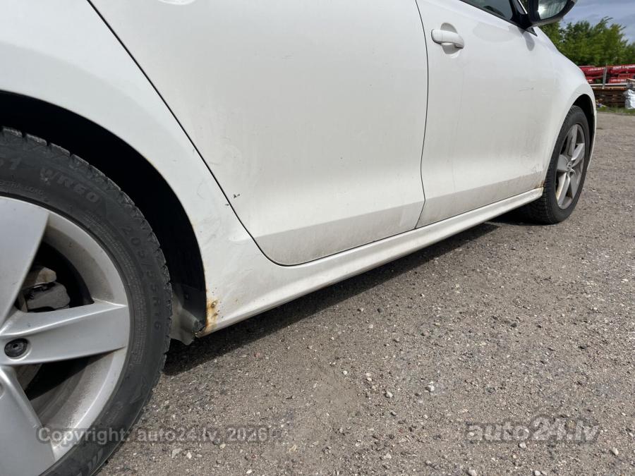 Balts Volkswagen Jetta 2012 Tartu, ar dzinēja tilpumu 1.40 L un nobraukumu 290 tūkst. km par 3500 €, foto 7 vietnē AUTOMOTO.COM.LV
