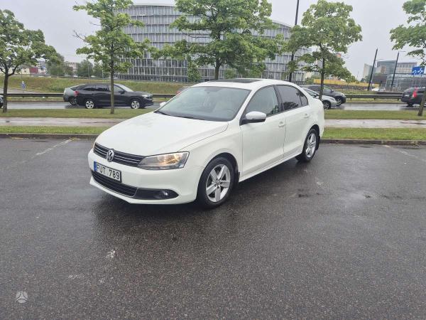Balts Volkswagen Jetta 2012 Viļņa, ar dzinēja tilpumu 1.97 L un nobraukumu 184 tūkst. km par 3500 €, foto 1 vietnē AUTOMOTO.COM.LV