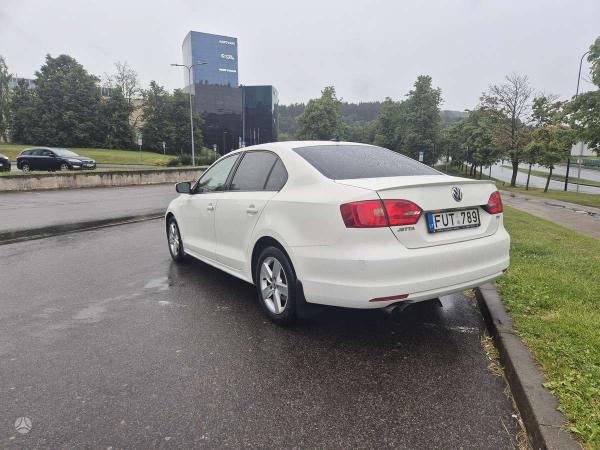 Balts Volkswagen Jetta 2012 Viļņa, ar dzinēja tilpumu 1.97 L un nobraukumu 184 tūkst. km par 3500 €, foto 7 vietnē AUTOMOTO.COM.LV