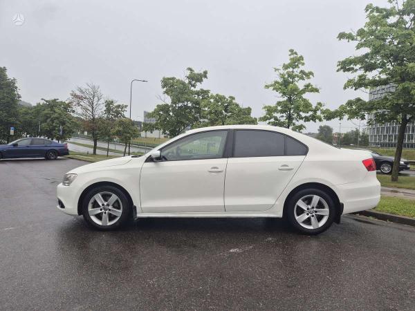 Balts Volkswagen Jetta 2012 Viļņa, ar dzinēja tilpumu 1.97 L un nobraukumu 184 tūkst. km par 3500 €, foto 8 vietnē AUTOMOTO.COM.LV