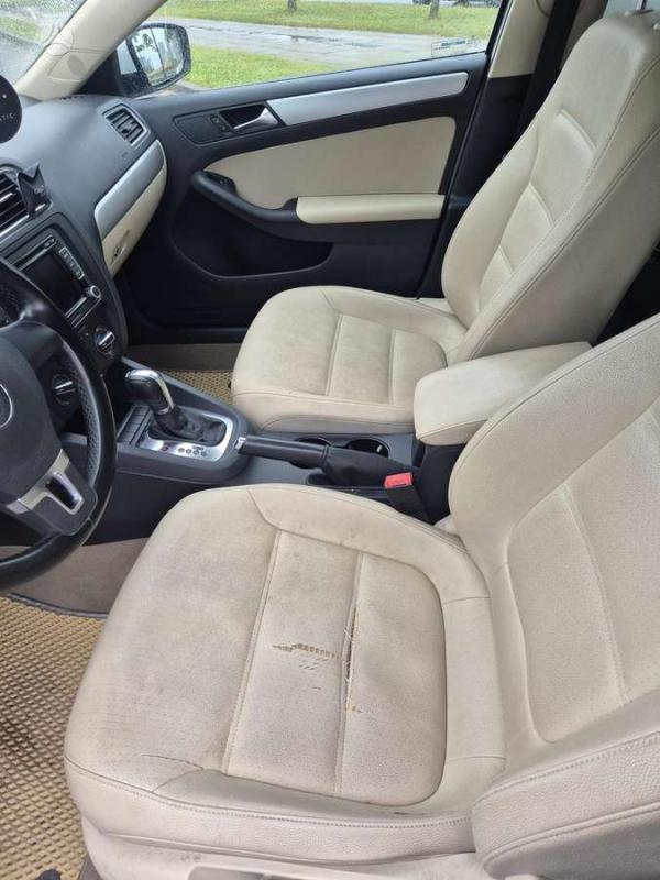 Balts Volkswagen Jetta 2012 Viļņa, ar dzinēja tilpumu 1.97 L un nobraukumu 184 tūkst. km par 3500 €, foto 10 vietnē AUTOMOTO.COM.LV