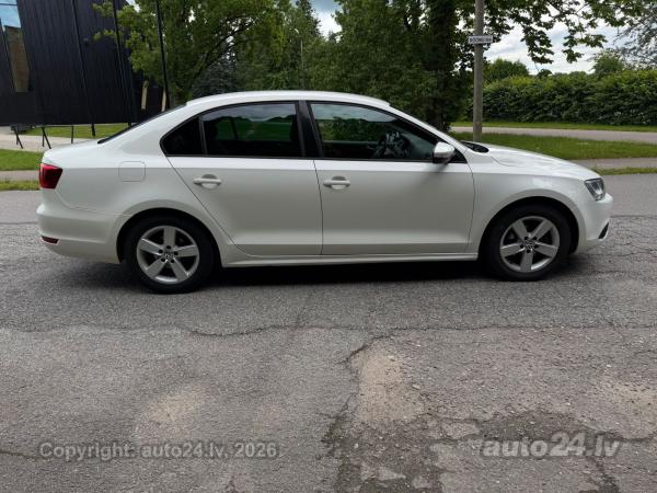 Balts Volkswagen Jetta 2012 Tartu, ar dzinēja tilpumu 1.40 L un nobraukumu 288 tūkst. km par 3600 €, foto 4 vietnē AUTOMOTO.COM.LV