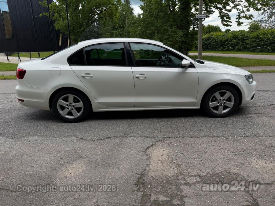 Balts Volkswagen Jetta 2012 Tartu, ar dzinēja tilpumu 1.40 L un nobraukumu 288 tūkst. km par 3600 €, foto 5 vietnē AUTOMOTO.COM.LV