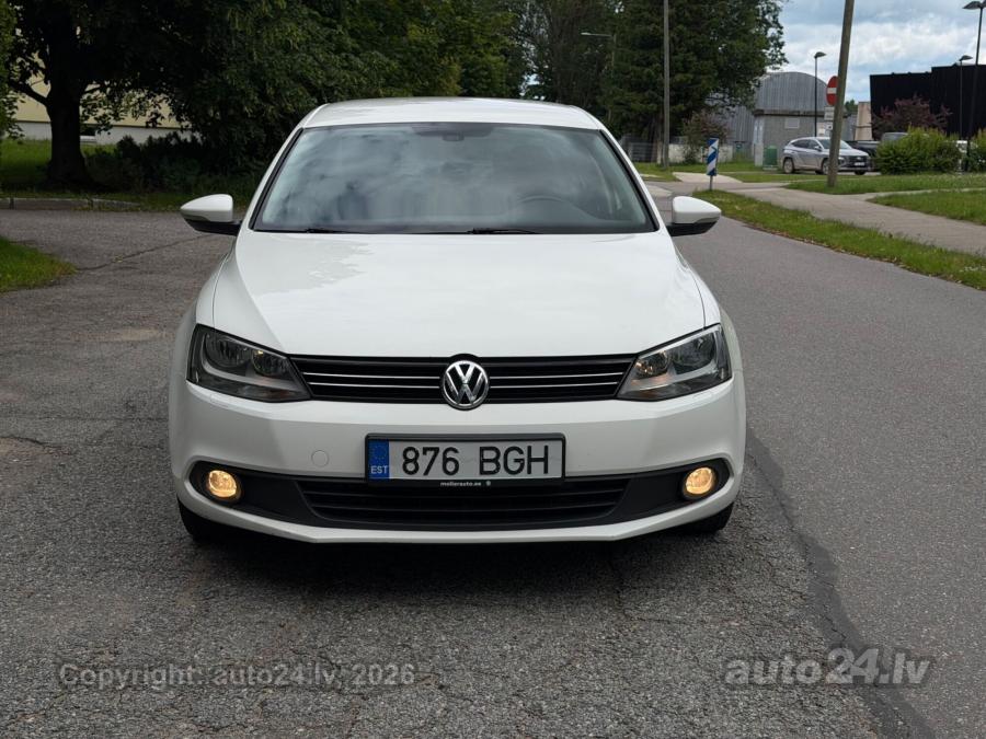 Balts Volkswagen Jetta 2012 Tartu, ar dzinēja tilpumu 1.40 L un nobraukumu 288 tūkst. km par 3600 €, foto 6 vietnē AUTOMOTO.COM.LV