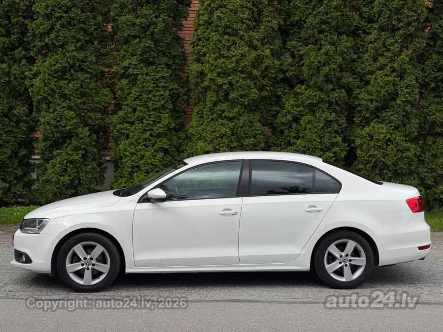 Balts Volkswagen Jetta 2012 Tartu, ar dzinēja tilpumu 1.40 L un nobraukumu 288 tūkst. km par 3600 €, foto 7 vietnē AUTOMOTO.COM.LV