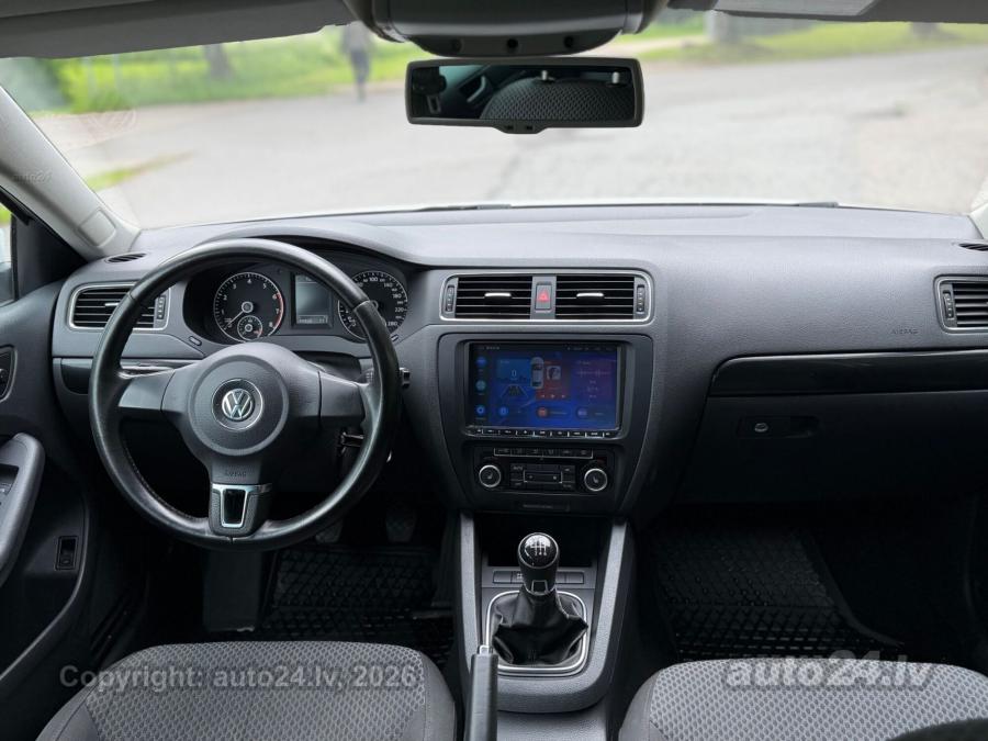 Balts Volkswagen Jetta 2012 Tartu, ar dzinēja tilpumu 1.40 L un nobraukumu 288 tūkst. km par 3600 €, foto 9 vietnē AUTOMOTO.COM.LV