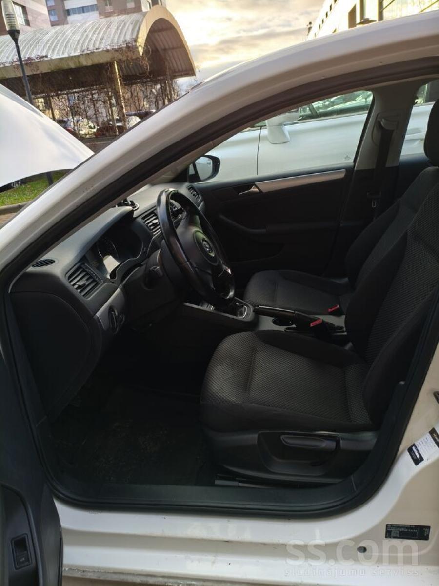 Balts Volkswagen Jetta 2012 Rīga, ar dzinēja tilpumu 1.20 L un nobraukumu 251 tūkst. km par 3500 €, foto 13 vietnē AUTOMOTO.COM.LV