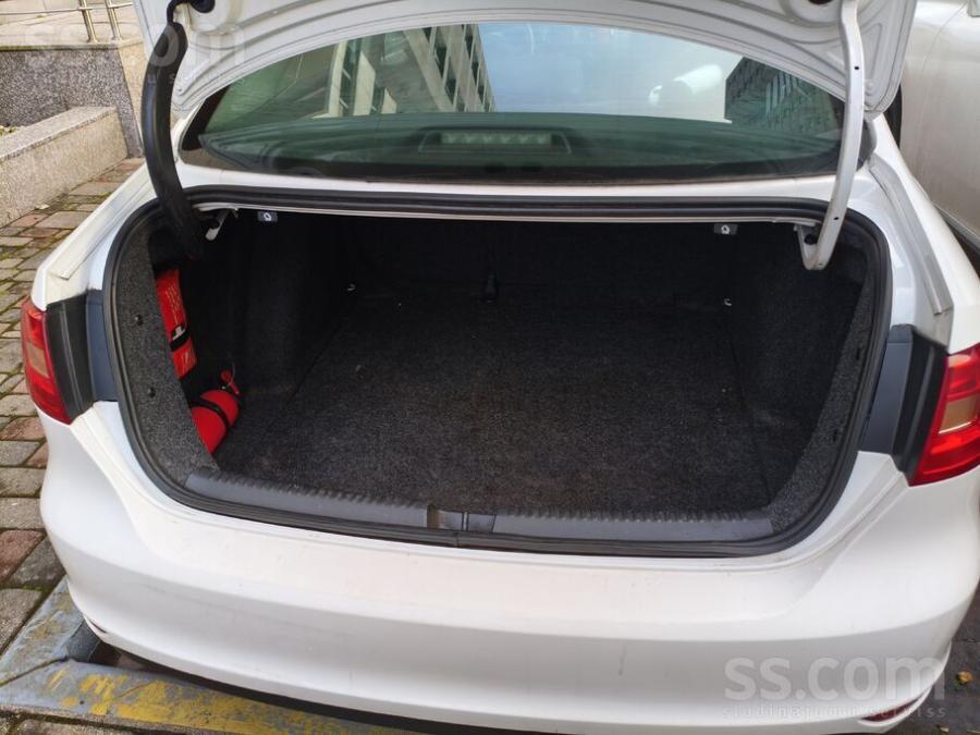 Balts Volkswagen Jetta 2012 Rīga, ar dzinēja tilpumu 1.20 L un nobraukumu 251 tūkst. km par 3500 €, foto 14 vietnē AUTOMOTO.COM.LV
