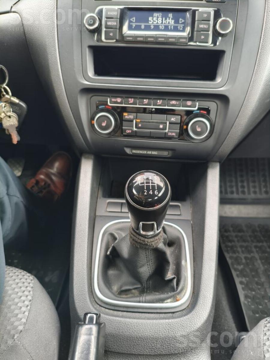 Balts Volkswagen Jetta 2012 Rīga, ar dzinēja tilpumu 1.20 L un nobraukumu 251 tūkst. km par 3500 €, foto 15 vietnē AUTOMOTO.COM.LV