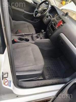 Balts Volkswagen Jetta 2012 Rīga, ar dzinēja tilpumu 1.20 L un nobraukumu 251 tūkst. km par 3500 €, foto 18 vietnē AUTOMOTO.COM.LV