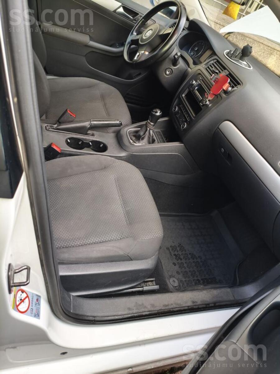 Balts Volkswagen Jetta 2012 Rīga, ar dzinēja tilpumu 1.20 L un nobraukumu 251 tūkst. km par 3500 €, foto 18 vietnē AUTOMOTO.COM.LV