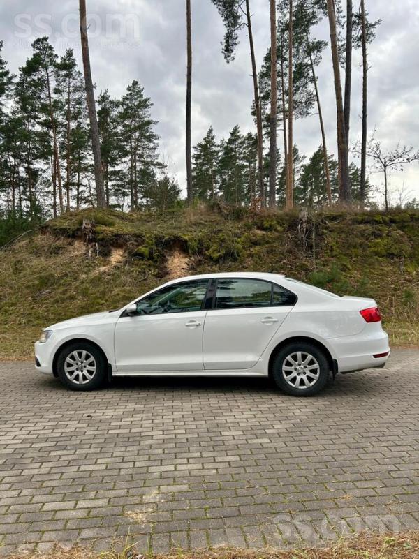 Balts Volkswagen Jetta 2012 Rīga, ar dzinēja tilpumu 1.20 L un nobraukumu 180 tūkst. km par 4800 €, foto 4 vietnē AUTOMOTO.COM.LV