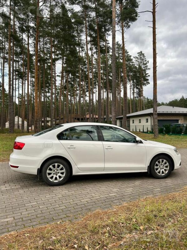 Balts Volkswagen Jetta 2012 Rīga, ar dzinēja tilpumu 1.20 L un nobraukumu 180 tūkst. km par 4800 €, foto 5 vietnē AUTOMOTO.COM.LV