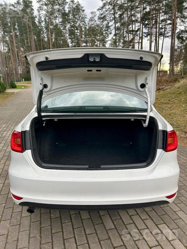 Balts Volkswagen Jetta 2012 Rīga, ar dzinēja tilpumu 1.20 L un nobraukumu 180 tūkst. km par 4800 €, foto 6 vietnē AUTOMOTO.COM.LV