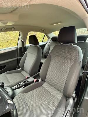 White Volkswagen Jetta 2012 in Riga, with an engine capacity of 1.20 L and mileage of 180 thousand km for 4800 €, photo 11 on AUTOMOTO.COM.LV