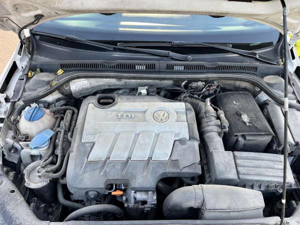 Volkswagen Jetta 2012 Viļņa vietnē Balts Volkswagen Jetta 2012 Viļņa, ar dzinēja tilpumu 1.97 L un nobraukumu 210 tūkst. km par 3500 €, foto 9 vietnē AUTOMOTO.COM.LV