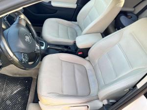 White Volkswagen Jetta 2012 in Vilnius, with an engine capacity of 1.97 L and mileage of 210 thousand km for 3500 €, photo 13 on AUTOMOTO.COM.LV