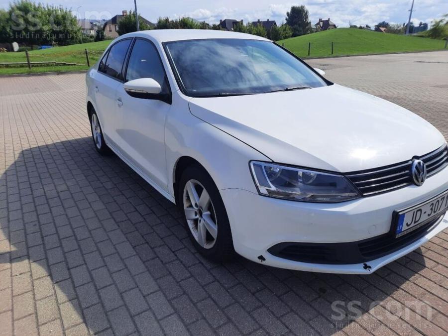 Balts Volkswagen Jetta 2012 Rīga, ar dzinēja tilpumu 1.40 L un nobraukumu 291 tūkst. km par 2900 €, foto 3 vietnē AUTOMOTO.COM.LV