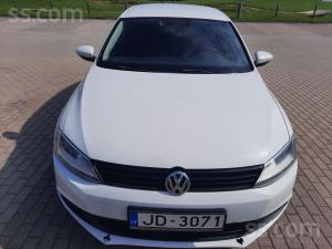 Balts Volkswagen Jetta 2012 Rīga, ar dzinēja tilpumu 1.40 L un nobraukumu 291 tūkst. km par 2900 €, foto 4 vietnē AUTOMOTO.COM.LV
