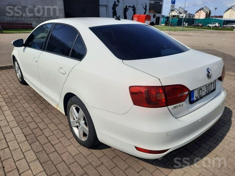 Balts Volkswagen Jetta 2012 Rīga, ar dzinēja tilpumu 1.40 L un nobraukumu 291 tūkst. km par 2900 €, foto 5 vietnē AUTOMOTO.COM.LV