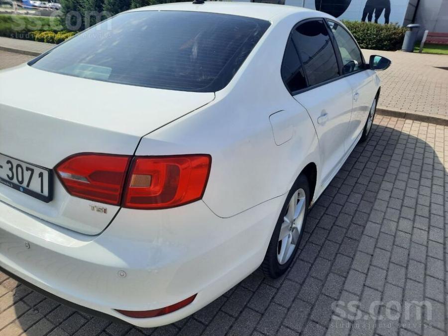 Balts Volkswagen Jetta 2012 Rīga, ar dzinēja tilpumu 1.40 L un nobraukumu 291 tūkst. km par 2900 €, foto 7 vietnē AUTOMOTO.COM.LV
