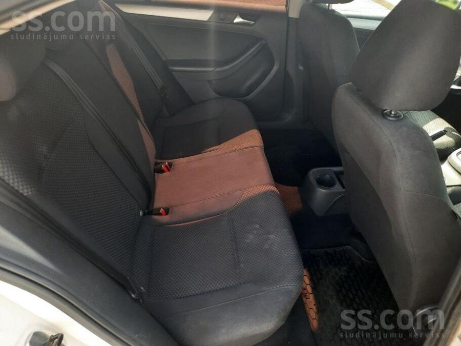 Balts Volkswagen Jetta 2012 Rīga, ar dzinēja tilpumu 1.40 L un nobraukumu 291 tūkst. km par 2900 €, foto 8 vietnē AUTOMOTO.COM.LV