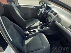 Balts Volkswagen Jetta 2012 Rīga, ar dzinēja tilpumu 1.40 L un nobraukumu 291 tūkst. km par 2900 €, foto 9 vietnē AUTOMOTO.COM.LV