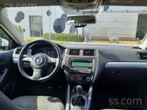 Balts Volkswagen Jetta 2012 Rīga, ar dzinēja tilpumu 1.40 L un nobraukumu 291 tūkst. km par 2900 €, foto 10 vietnē AUTOMOTO.COM.LV