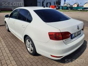 Balts Volkswagen Jetta 2012 Rīga, ar dzinēja tilpumu 1.40 L un nobraukumu 292 tūkst. km par 2600 €, foto 5 vietnē AUTOMOTO.COM.LV