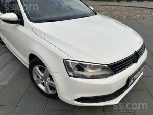 Белый Фольксваген Джетта 2012 в Рига, объемом двигателя 1.40 л и пробегом 247 тыс. км за 2600 €, фото 5 на AUTOMOTO.COM.LV
