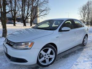 White Volkswagen Jetta 2013 in Kaunas, with an engine capacity of 1.40 L and mileage of 105 thousand km for 5950 €, photo 9 on AUTOMOTO.COM.LV
