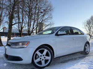 White Volkswagen Jetta 2013 in Kaunas, with an engine capacity of 1.40 L and mileage of 105 thousand km for 5950 €, photo 24 on AUTOMOTO.COM.LV