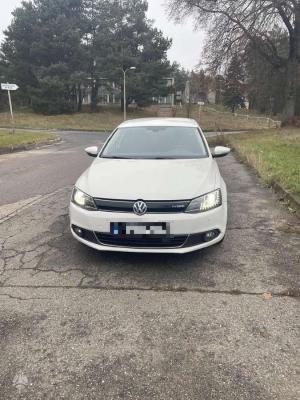 White Volkswagen Jetta 2013 in Vilnius, with an engine capacity of 1.40 L and mileage of 255 thousand km for 4700 €, photo  on AUTOMOTO.COM.LV