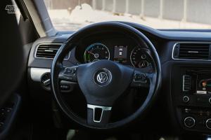 White Volkswagen Jetta 2013 in Vilnius, with an engine capacity of 1.40 L and mileage of 254 thousand km for 5950 €, photo 11 on AUTOMOTO.COM.LV