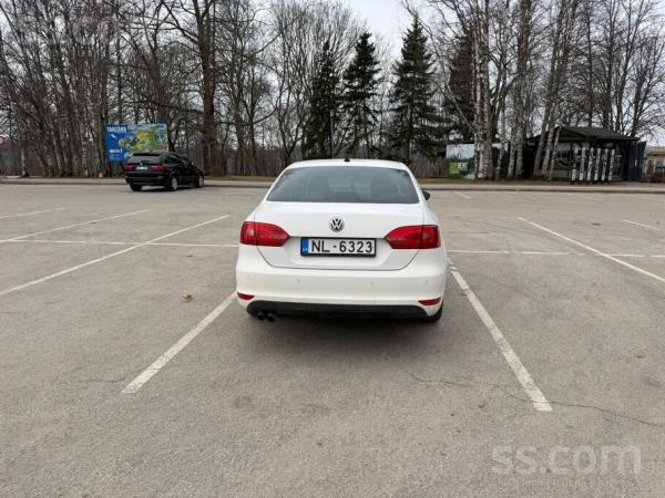 Balts Volkswagen Jetta 2013 Rīga, ar dzinēja tilpumu 1.40 L un nobraukumu 579 tūkst. km par 1800 €, foto 7 vietnē AUTOMOTO.COM.LV