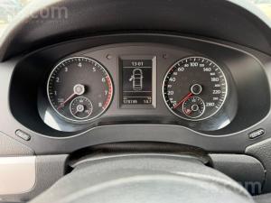 White Volkswagen Jetta 2013 in Riga, with an engine capacity of 1.40 L and mileage of 579 thousand km for 1800 €, photo 12 on AUTOMOTO.COM.LV