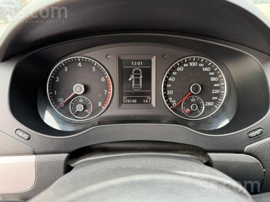 White Volkswagen Jetta 2013 in Riga, with an engine capacity of 1.40 L and mileage of 579 thousand km for 1800 €, photo 12 on AUTOMOTO.COM.LV