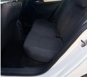 White Volkswagen Jetta 2013 in Riga, with an engine capacity of 1.40 L and mileage of 579 thousand km for 1800 €, photo 13 on AUTOMOTO.COM.LV