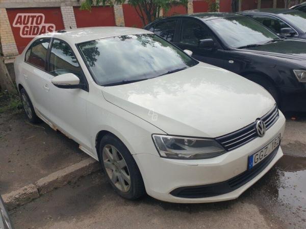 Balts Volkswagen Jetta 2013 Viļņa, ar dzinēja tilpumu 2.00 L un nobraukumu 361 tūkst. km par 350 €, foto 3 vietnē AUTOMOTO.COM.LV
