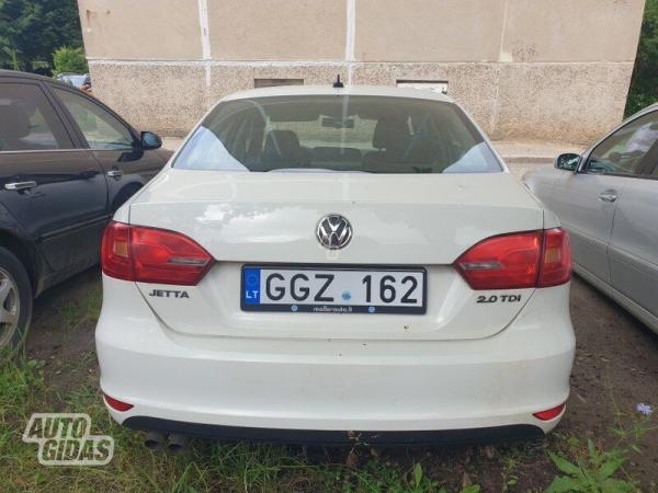 Balts Volkswagen Jetta 2013 Viļņa, ar dzinēja tilpumu 2.00 L un nobraukumu 361 tūkst. km par 350 €, foto 5 vietnē AUTOMOTO.COM.LV