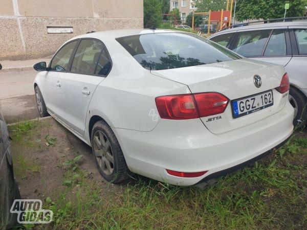 Balts Volkswagen Jetta 2013 Viļņa, ar dzinēja tilpumu 2.00 L un nobraukumu 361 tūkst. km par 350 €, foto 6 vietnē AUTOMOTO.COM.LV