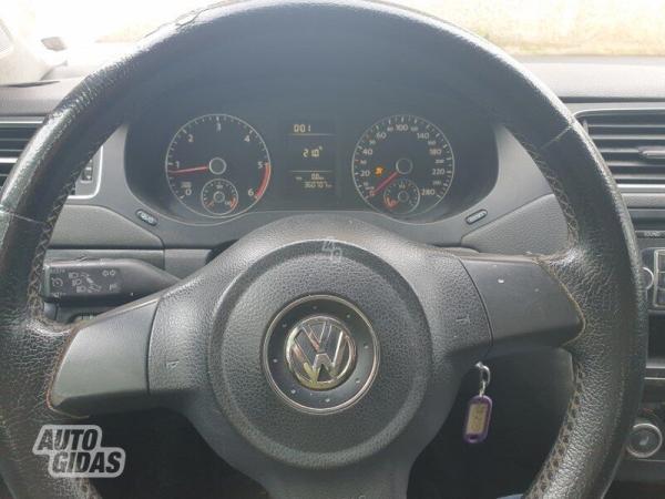 Balts Volkswagen Jetta 2013 Viļņa, ar dzinēja tilpumu 2.00 L un nobraukumu 361 tūkst. km par 350 €, foto 10 vietnē AUTOMOTO.COM.LV