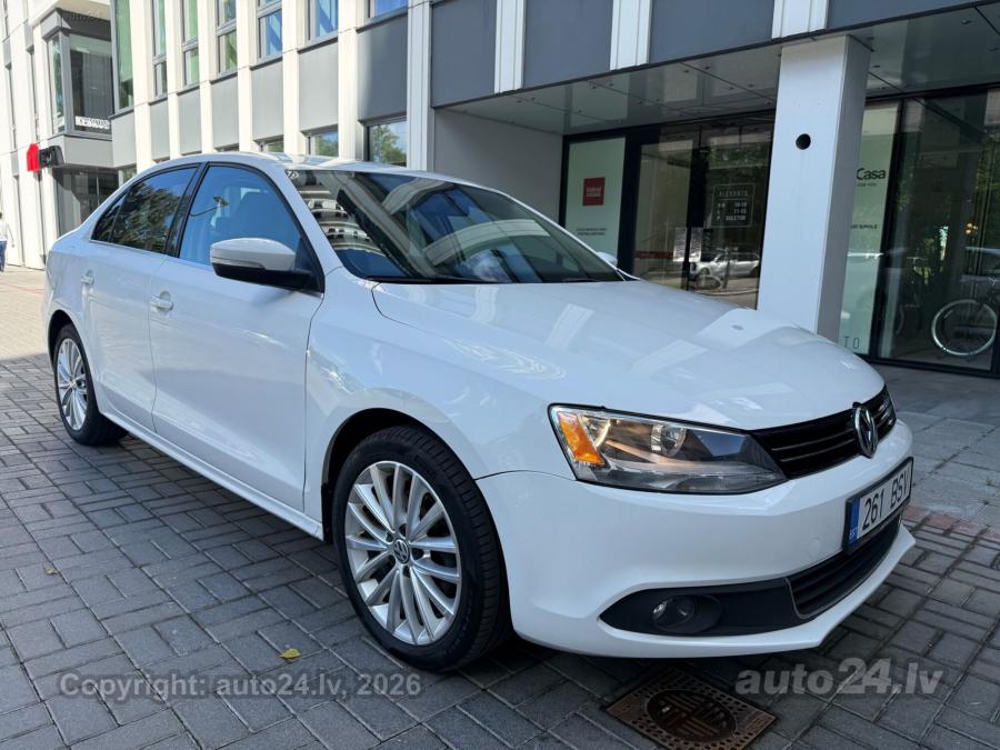 Balts Volkswagen Jetta 2013 Tallina, ar dzinēja tilpumu 0.00 L un nobraukumu 99 tūkst. km par 3900 €, foto 1 vietnē AUTOMOTO.COM.LV