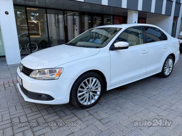 Balts Volkswagen Jetta 2013 Tallina, ar dzinēja tilpumu 0.00 L un nobraukumu 99 tūkst. km par 3900 €, foto 3 vietnē AUTOMOTO.COM.LV