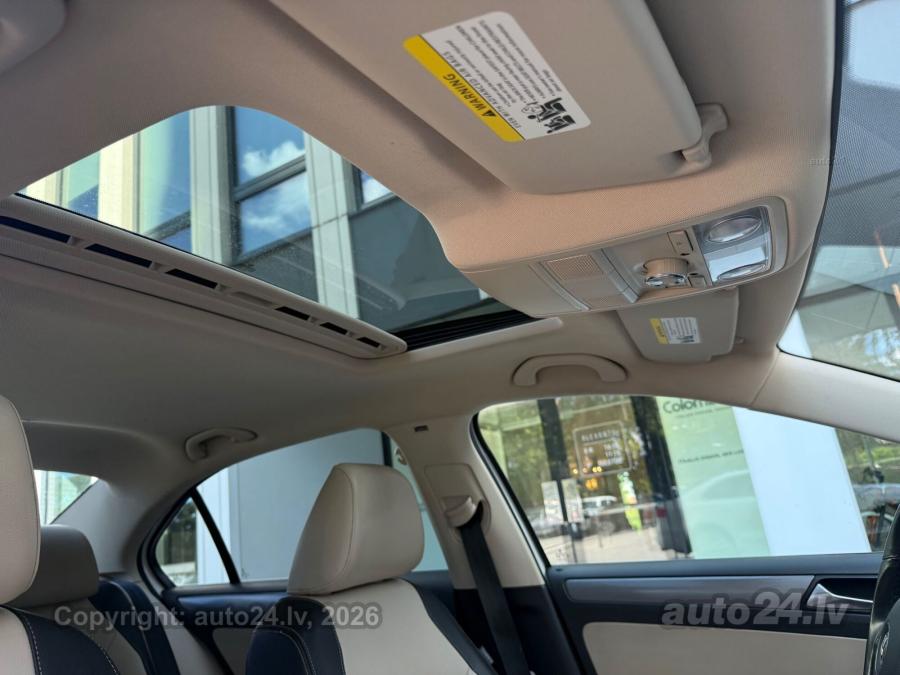 Balts Volkswagen Jetta 2013 Tallina, ar dzinēja tilpumu 0.00 L un nobraukumu 99 tūkst. km par 3900 €, foto 12 vietnē AUTOMOTO.COM.LV